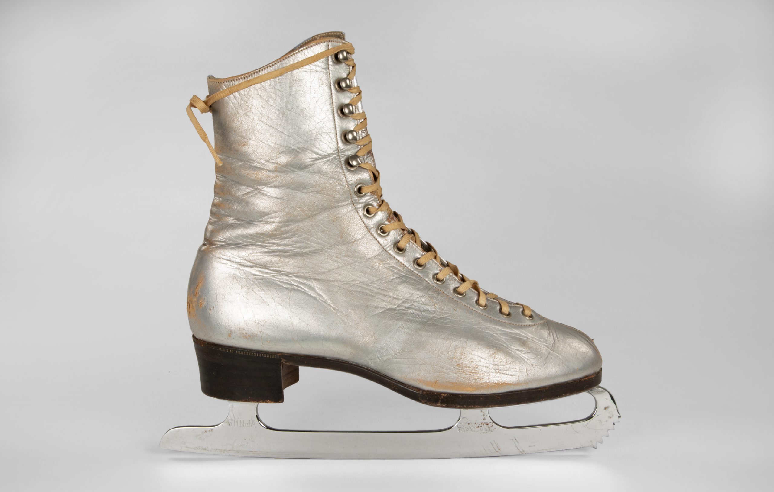 La forme suit la fonction - Histoire Patinage Artistique Canada